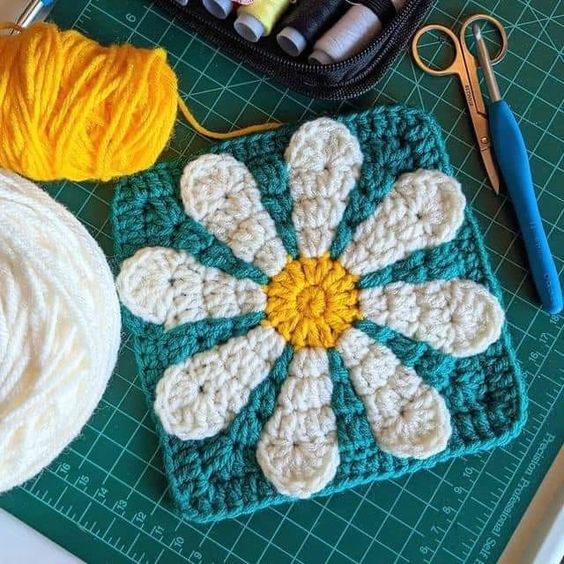 Retro Daisy Square - Handmade Learning Here