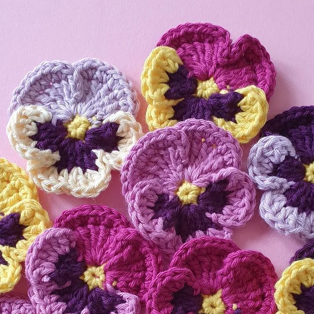 Free Crochet Pansy Flower Pattern